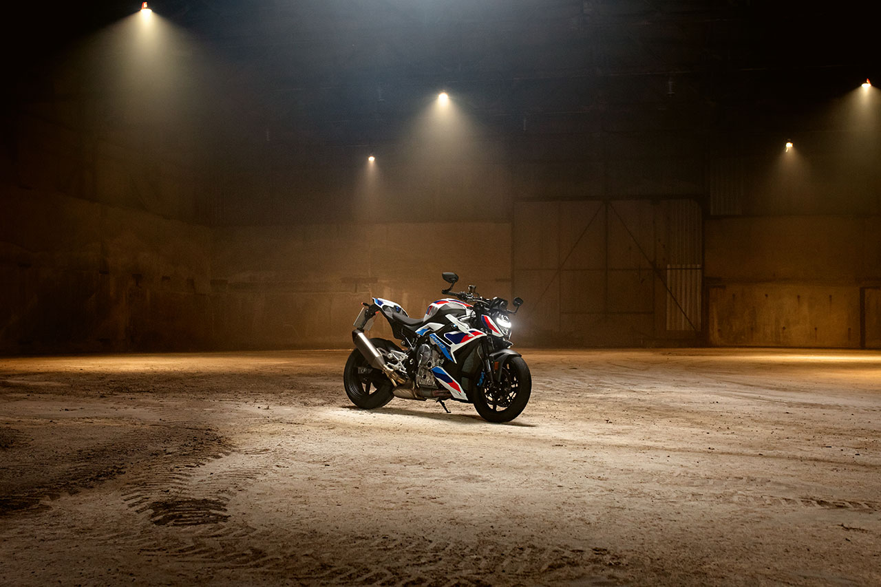 [写真] BMW M1000Rが登場【Mを冠した初のネイキッドは210psで大型ウイングも装備！】│WEBヤングマシン｜新車バイクニュース