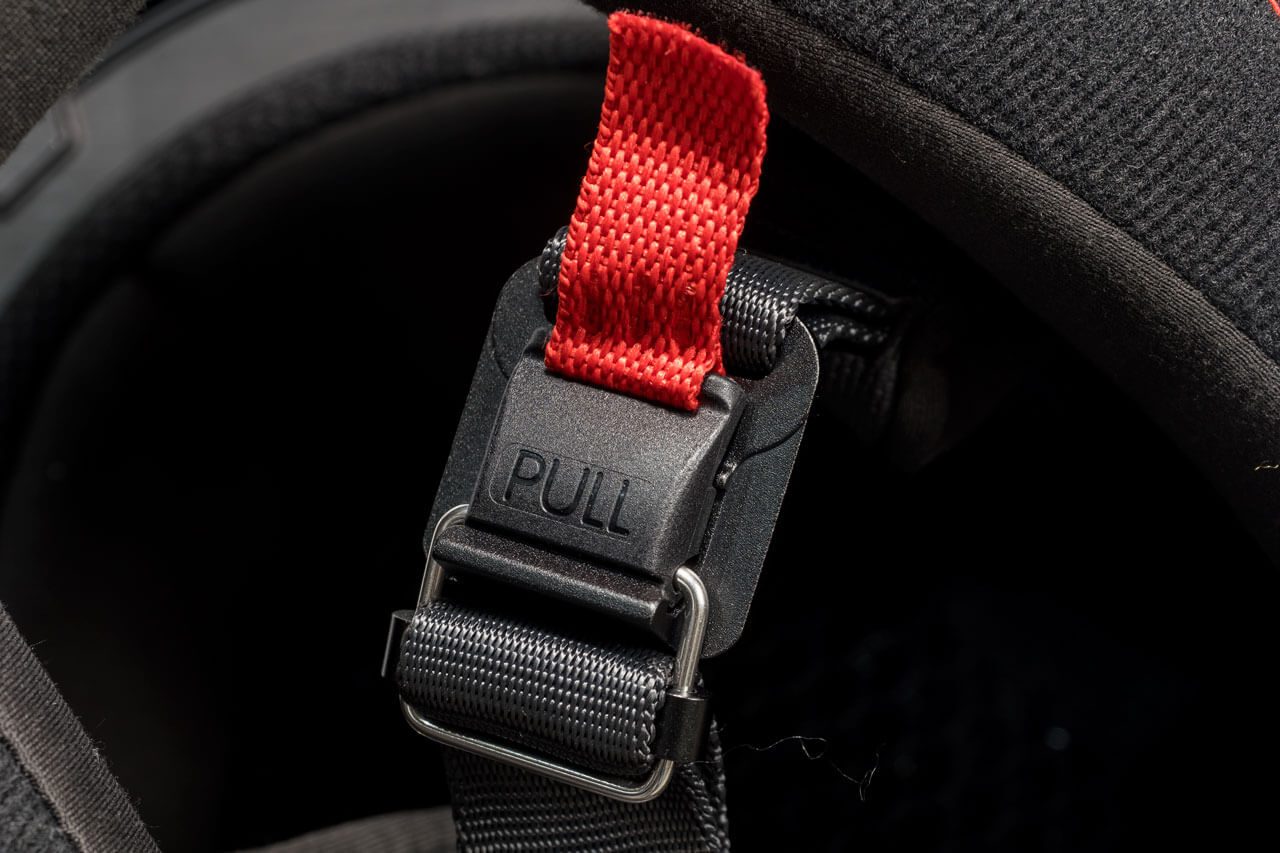 コスパを考えればシステムヘルメットもやっぱりコミネ HK-171FL試用レビュー│WEBヤングマシン｜新車バイクニュース