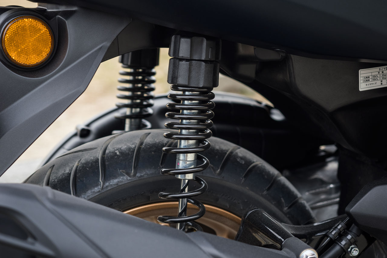 乗り心地とVVAの加速が気持ちいい155ccスクーター NMAX155試乗レビュー│WEBヤングマシン｜新車バイクニュース