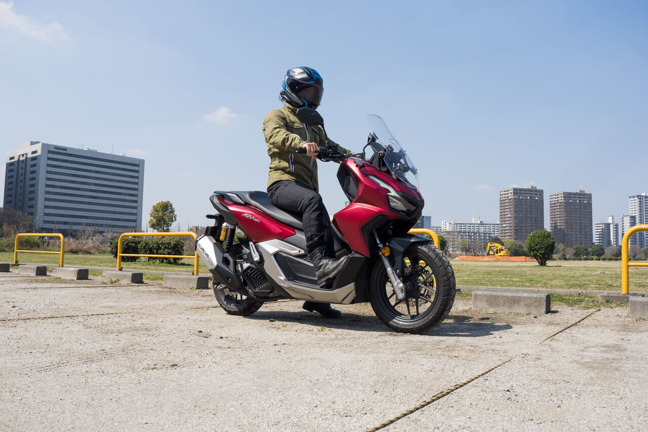 新型ADV160はアドベンチャーに見えるけどスポーティーでした│WEBヤングマシン｜新車バイクニュース