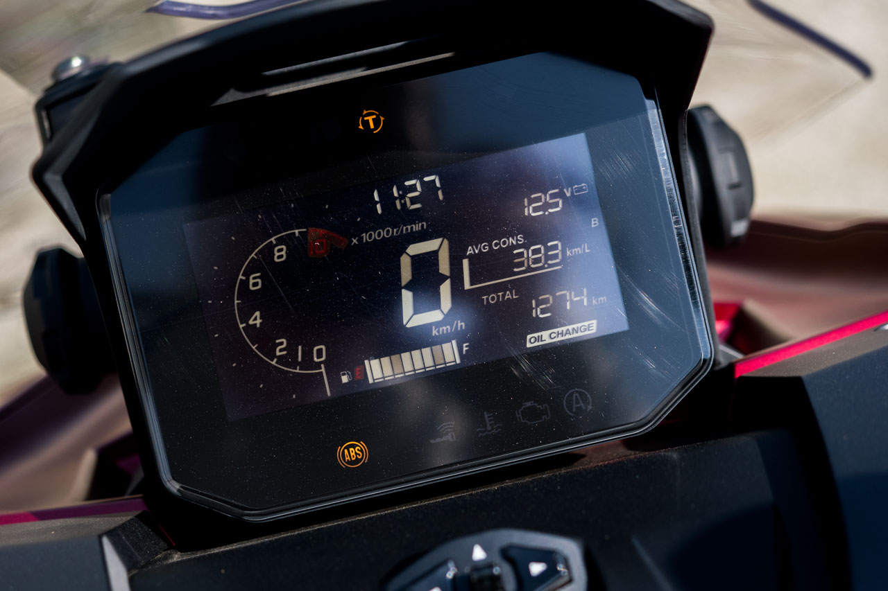 新型ADV160はアドベンチャーに見えるけどスポーティーでした│WEBヤングマシン｜新車バイクニュース