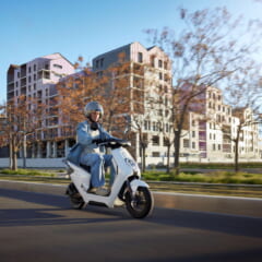 [写真] 23YM HONDA EM1 e: │ 30万円切りでさらに補助金10万円超ってマジ?! ホンダの電動原付バイク「EM1 e:」欧州初のEV投入、日本でも間もなく発表か│WEBヤング ...