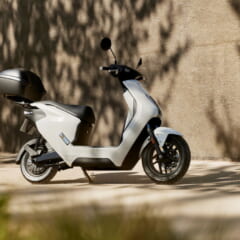 [写真] 23YM HONDA EM1 e: │ 30万円切りでさらに補助金10万円超ってマジ?! ホンダの電動原付バイク「EM1 e:」欧州初のEV投入、日本でも間もなく発表か│WEBヤング ...