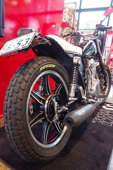 DEUS EX MACHINA SR400 FINAL EDITION カスタム“Last Tilt”│WEBヤングマシン｜新車バイクニュース